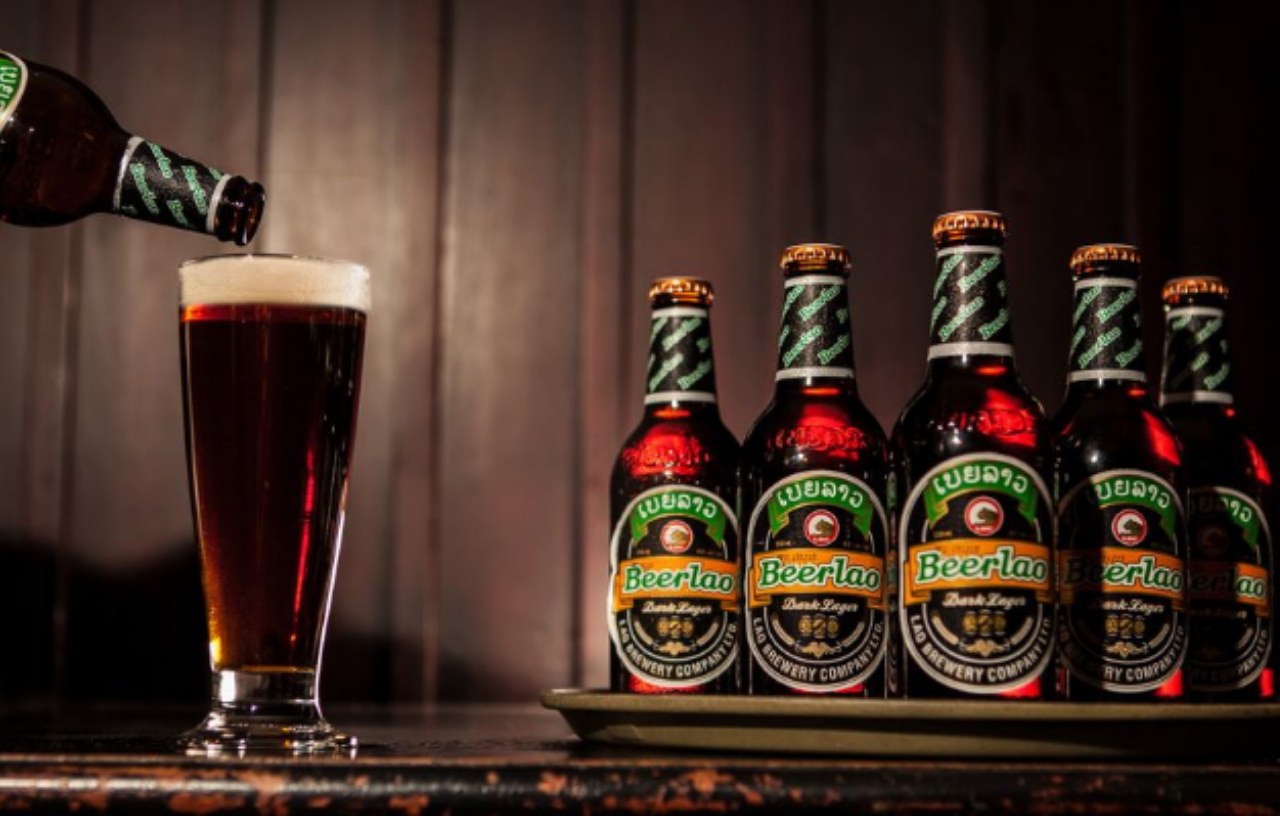 CQ Mart Food & Wine. Bia đen Lào Dark Lager 6% - Chai 330ml